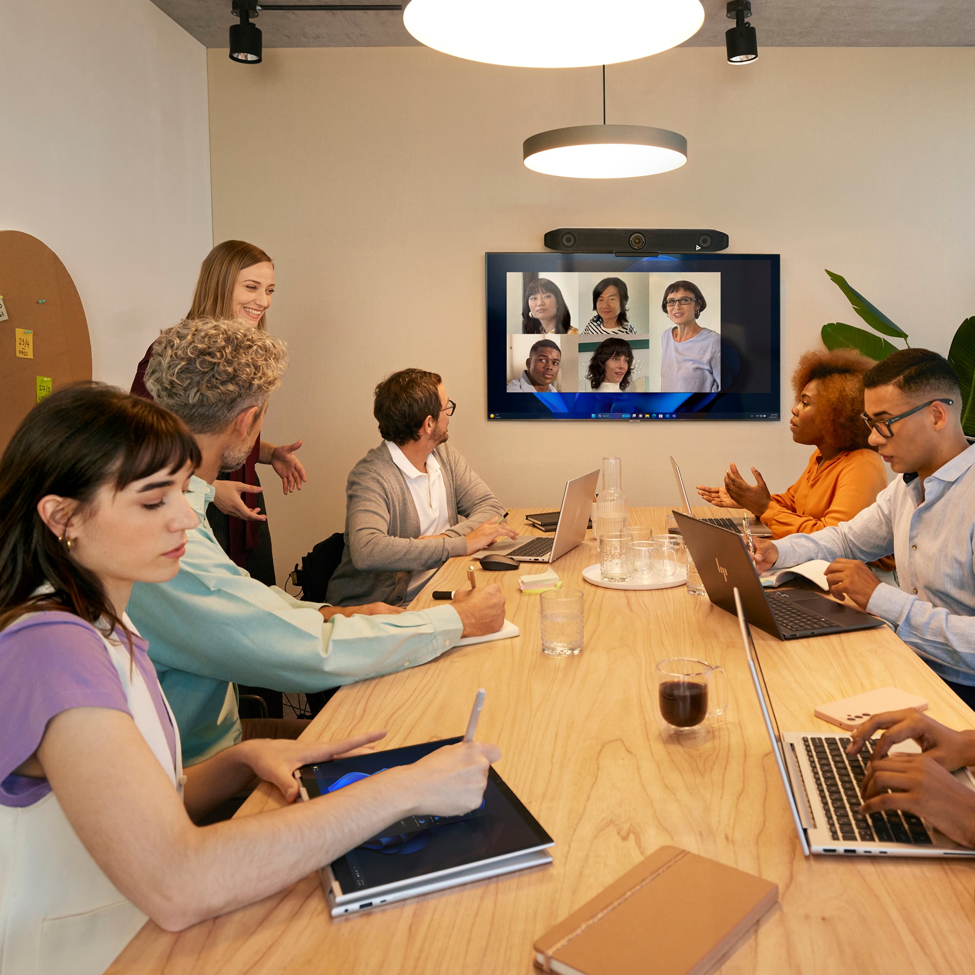 Facilitating a Hybrid workforce | Meeting Room Solutions